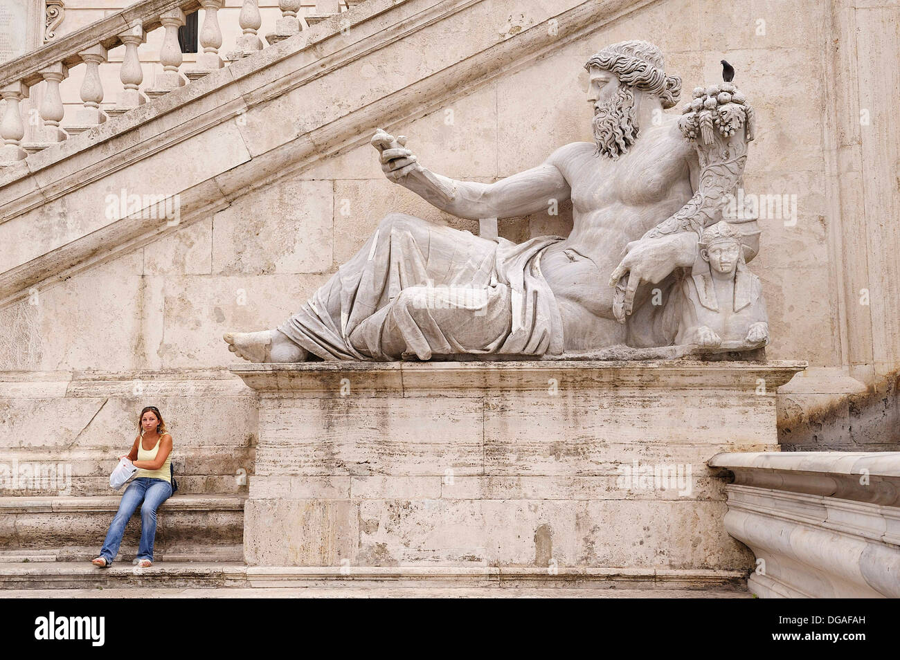 Fiume nilo statua hi-res stock photography and images - Alamy