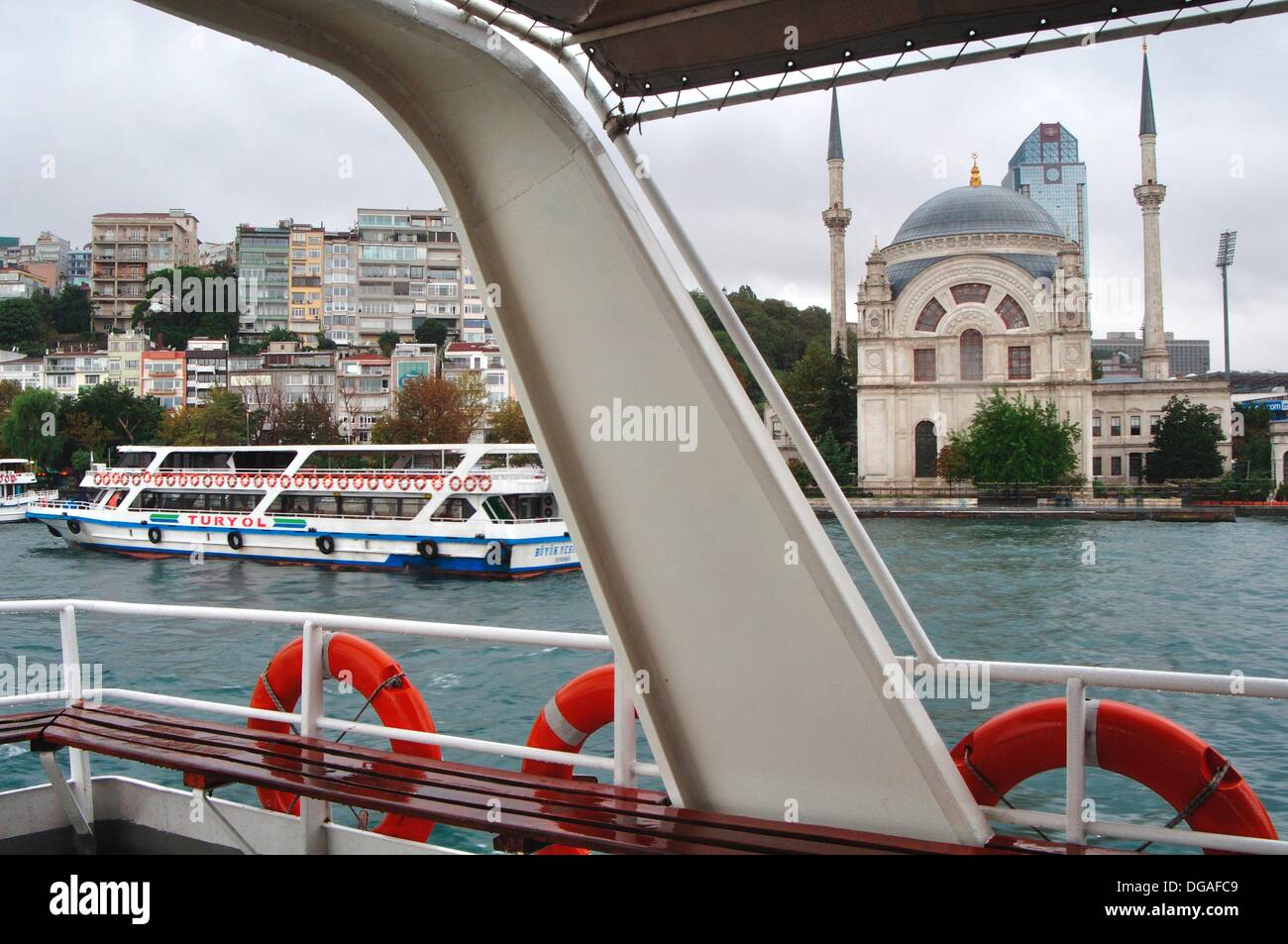 Istanbul boat mosque hi-res stock photography and images - Alamy