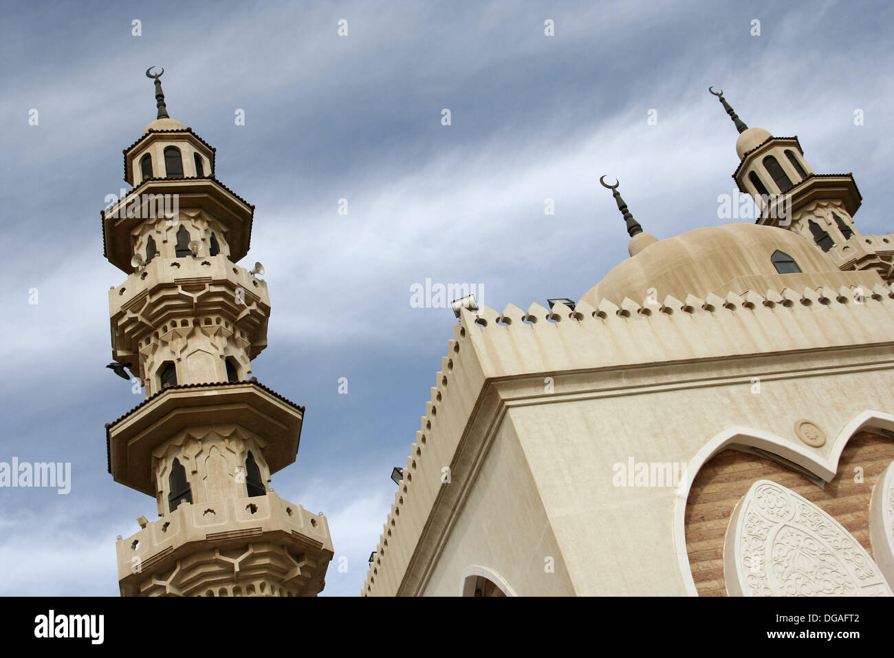 Mosque minaret in kuwait city hi-res stock photography and images - Alamy