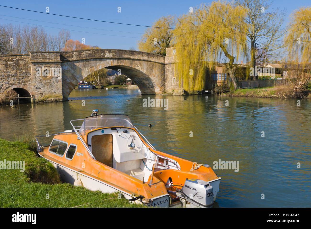 Bridge over river lechlade gloucestershire hi-res stock photography and ...