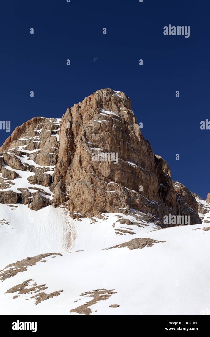 Snowy rock hi-res stock photography and images - Alamy