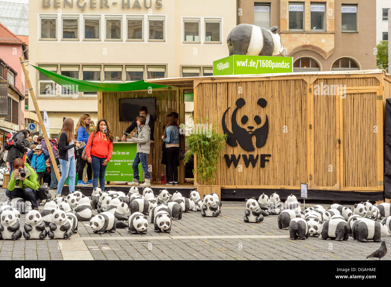 Children playing with pandas - WWF World Wide Fund for Nature 2013 ...
