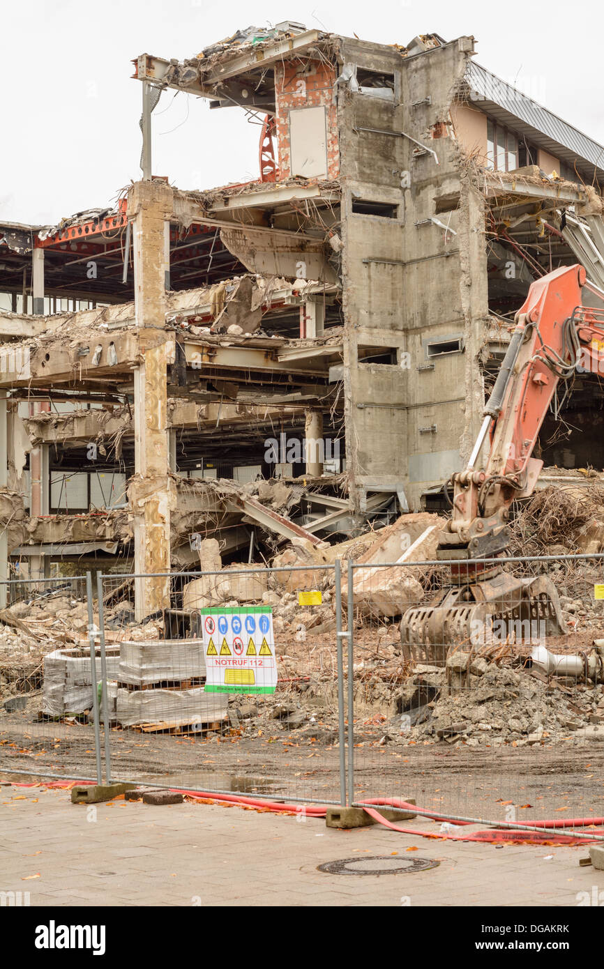 Condemned house hi-res stock photography and images - Alamy