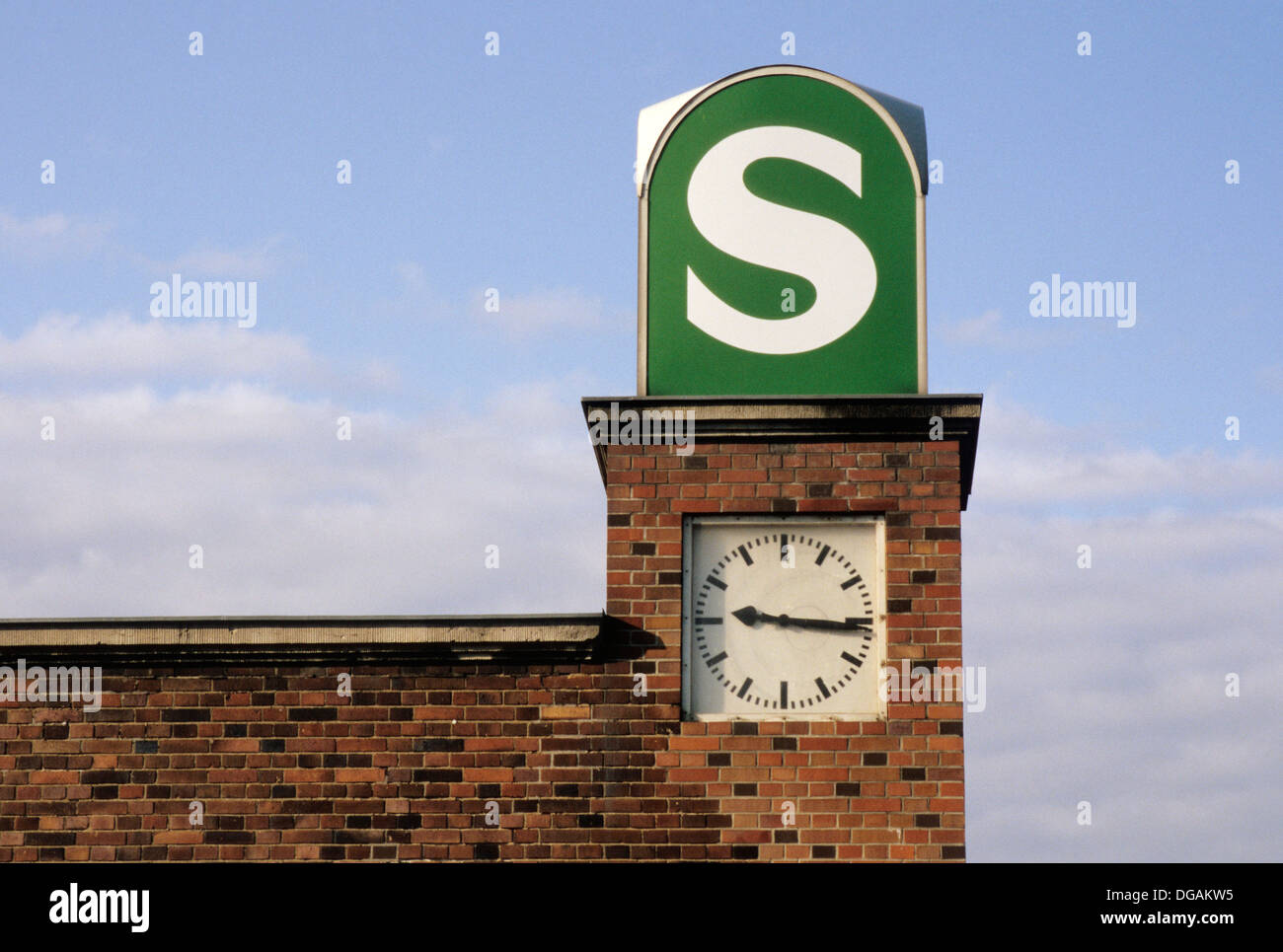 S bahn sign sign hi-res stock photography and images - Alamy
