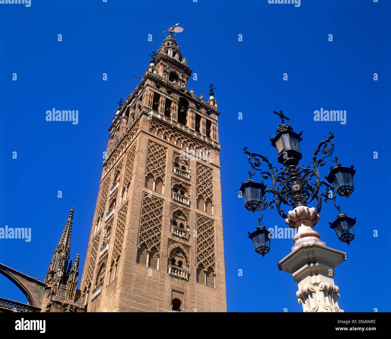View giralda tower cathedral hi-res stock photography and images - Alamy