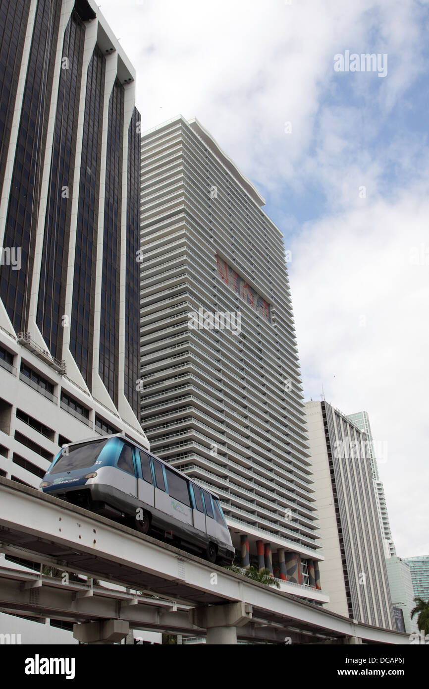 Metro rail in downtown miami hi-res stock photography and images - Alamy