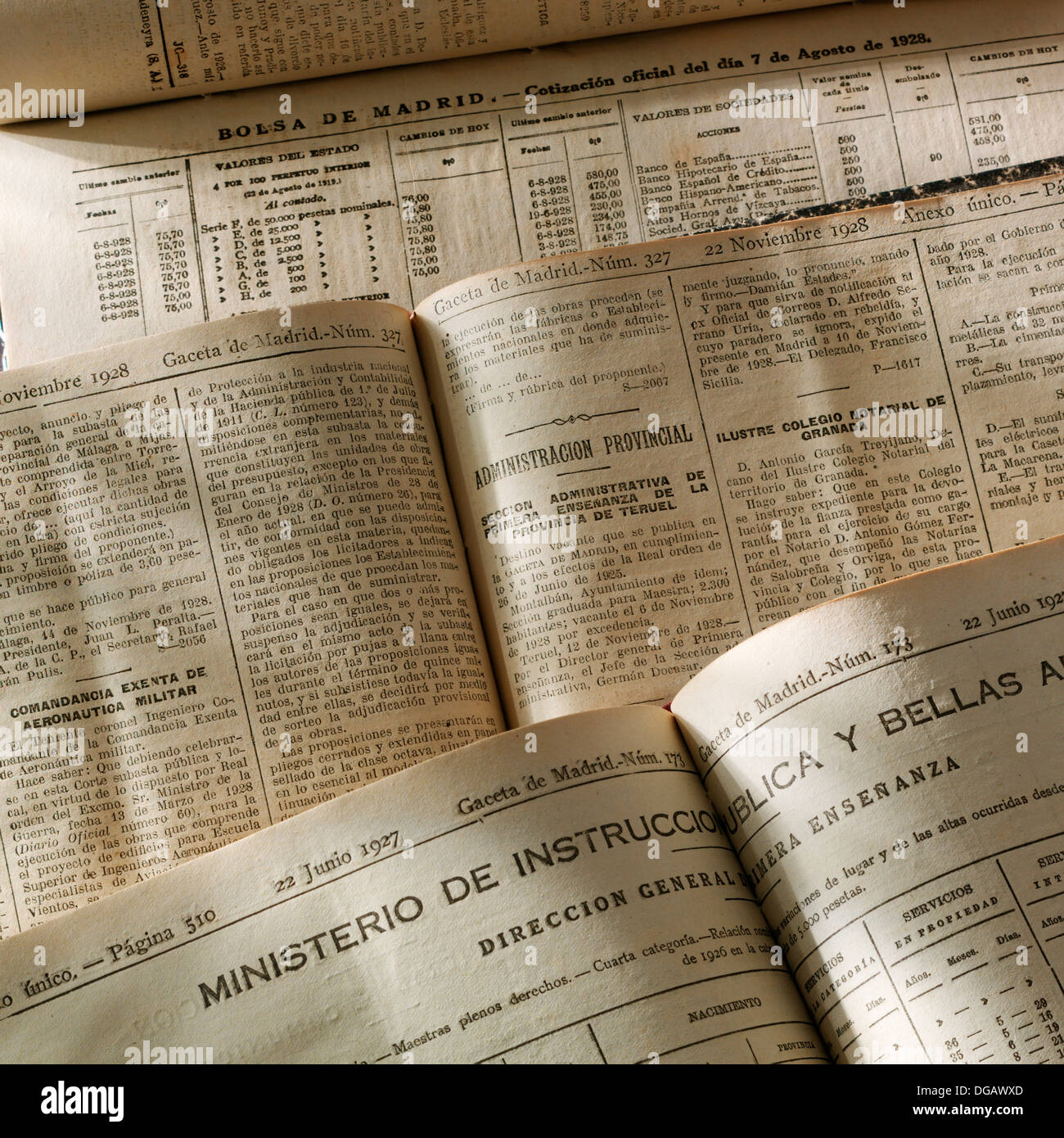 Old newspapers hi-res stock photography and images - Alamy