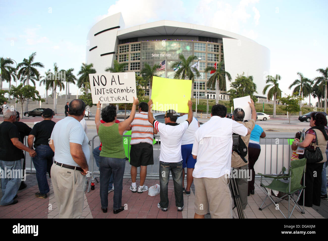 Cuban exiles hi-res stock photography and images - Alamy