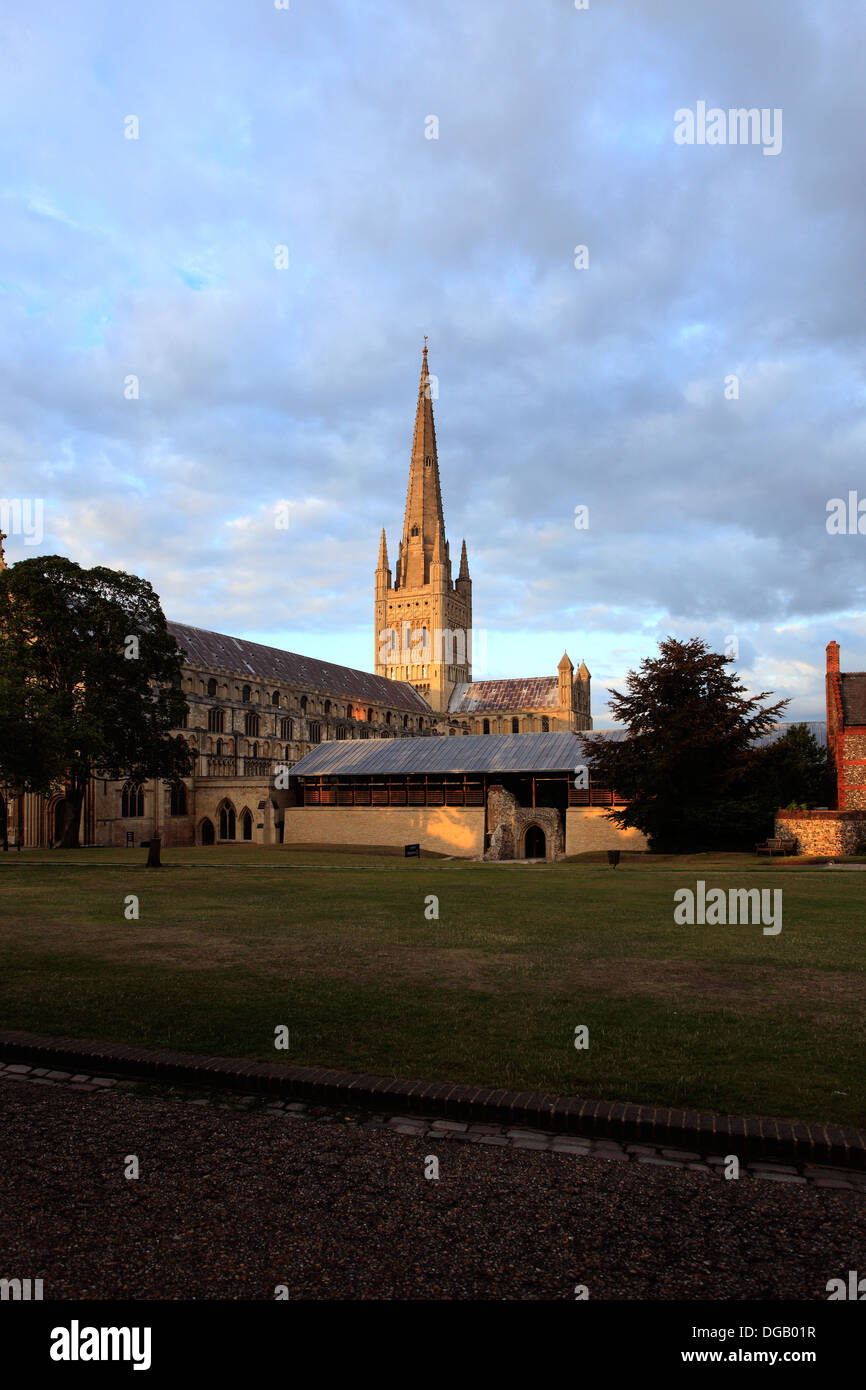 Outside view of norwich cathedral hi-res stock photography and images ...