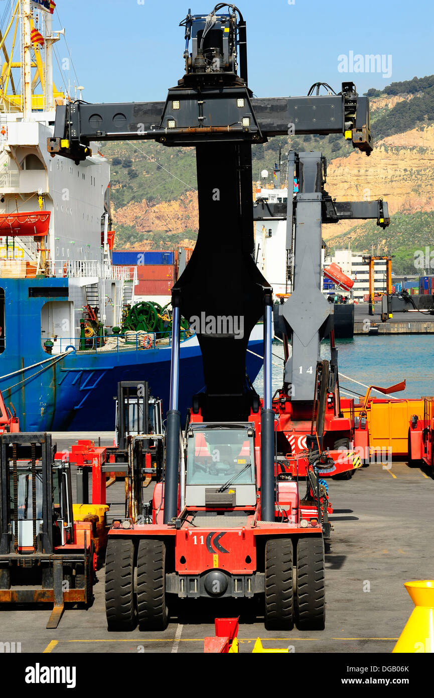 Carga vertical hi-res stock photography and images - Alamy