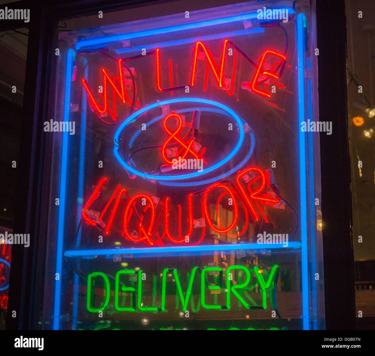 Liquor store neon sign new hi-res stock photography and images - Alamy