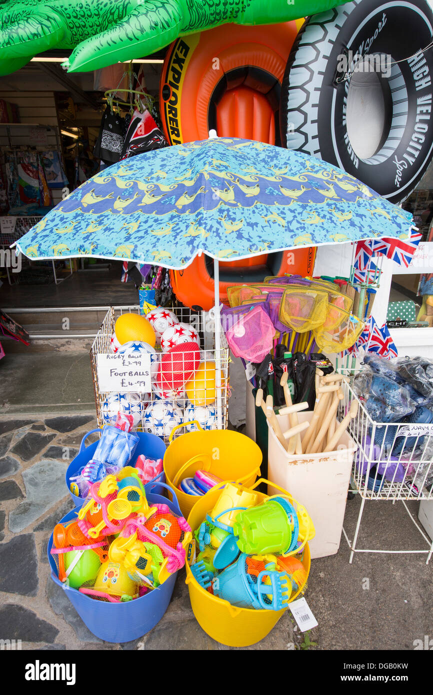 Beach high street retail shop hi-res stock photography and images - Alamy