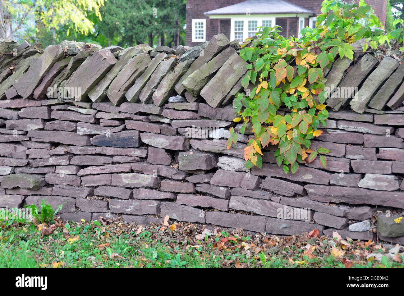 Stone fence hi-res stock photography and images - Alamy