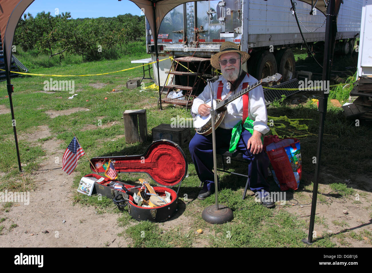 Banjo player at Davis Peach Farm Wading River Long Island New York ...