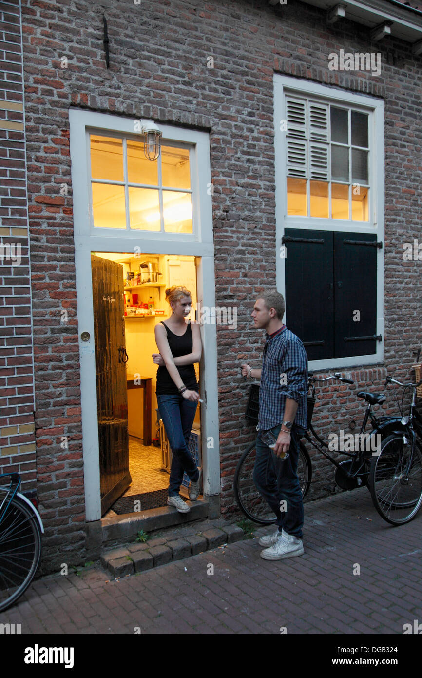 Cafe backdoor hi-res stock photography and images - Alamy