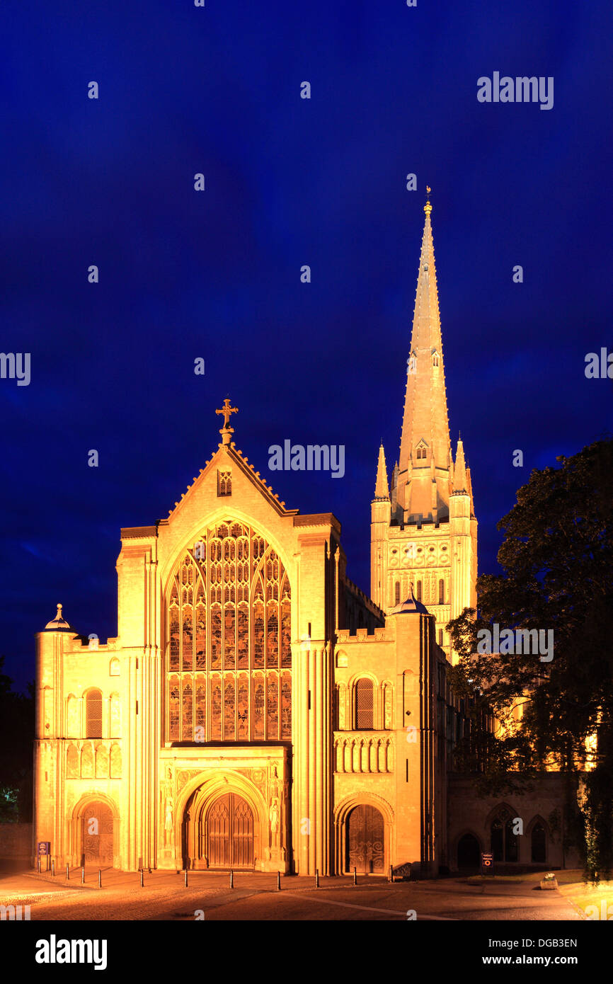 Norwich cathedral night hi-res stock photography and images - Alamy