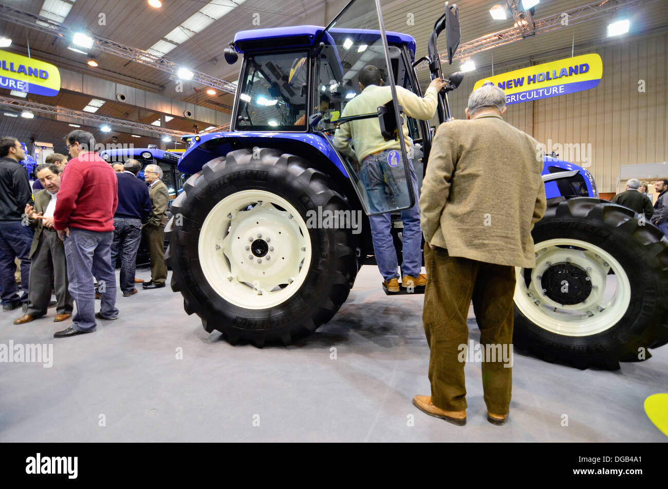 Vine growing techniques hi-res stock photography and images - Alamy