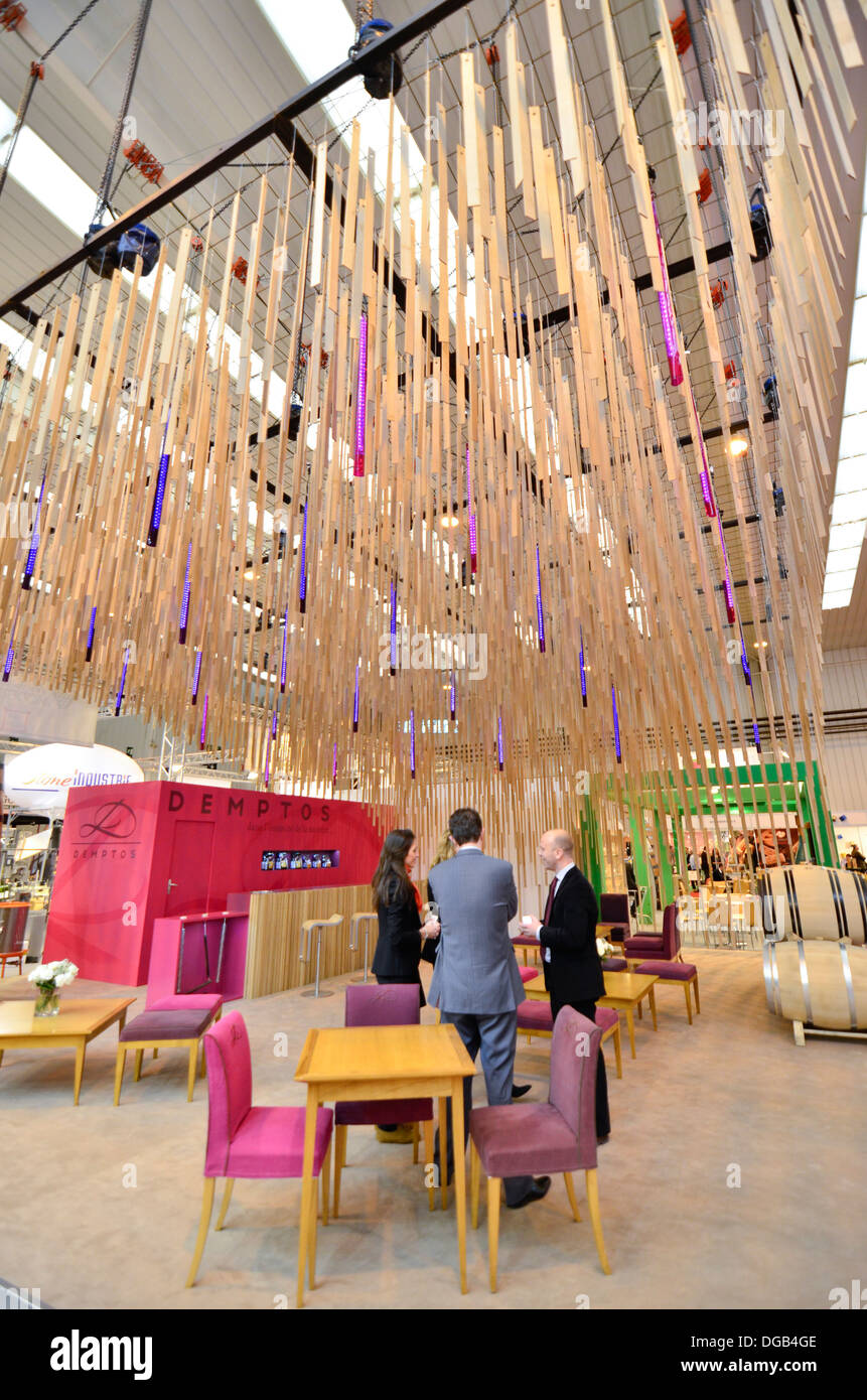 Vine growing techniques hi-res stock photography and images - Alamy