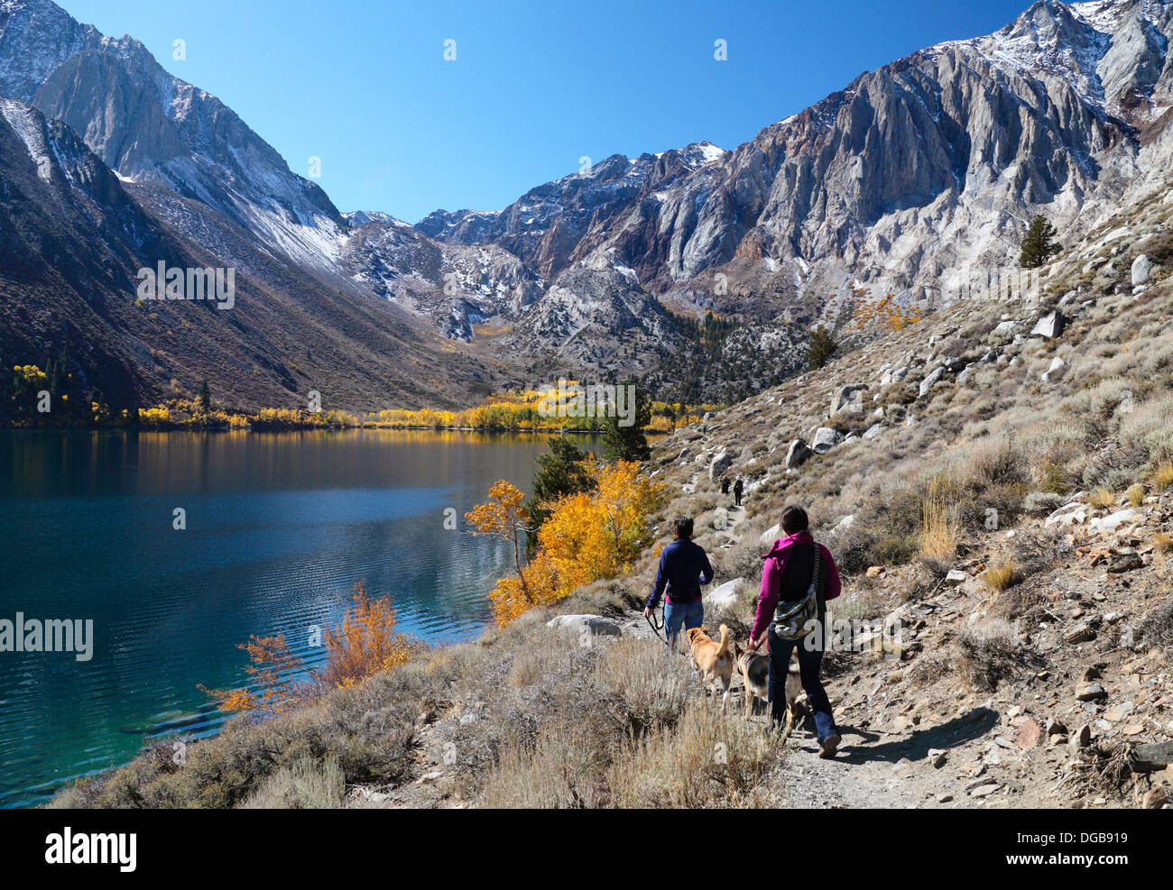 Hikers and leashed dogs on the loop trail at Convict Lake in the ...