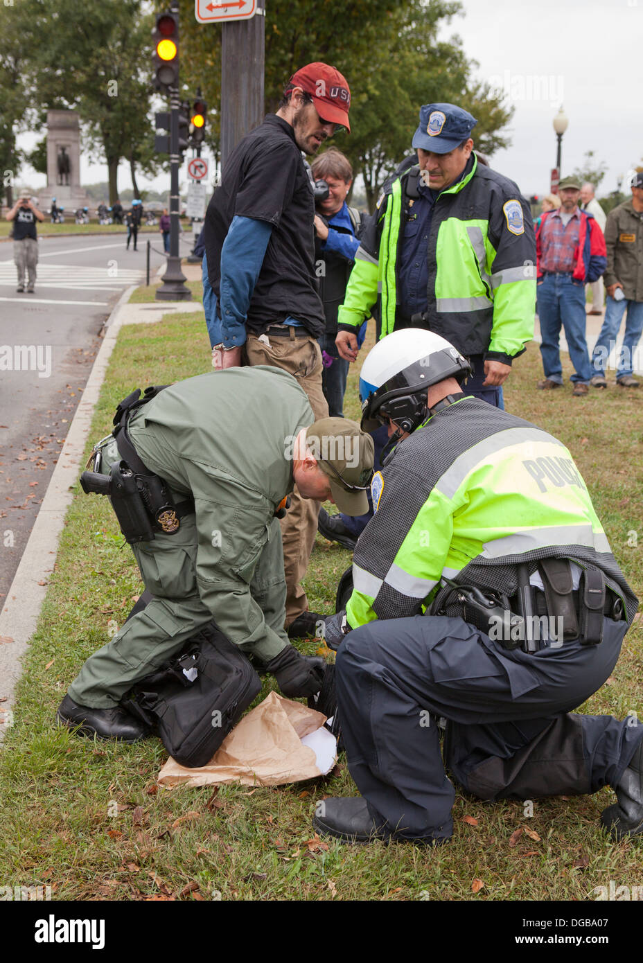 Police searching hi-res stock photography and images - Alamy