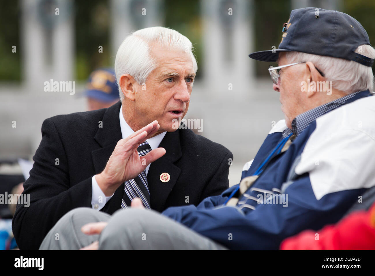 Washington state Congressman Dave Reichert speaking with veterans at ...