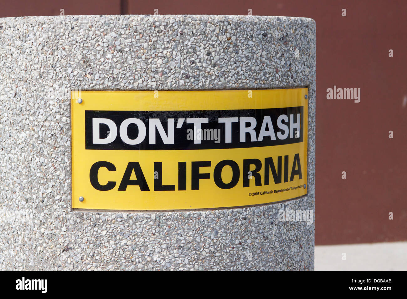 Concrete trashcan hi-res stock photography and images - Alamy