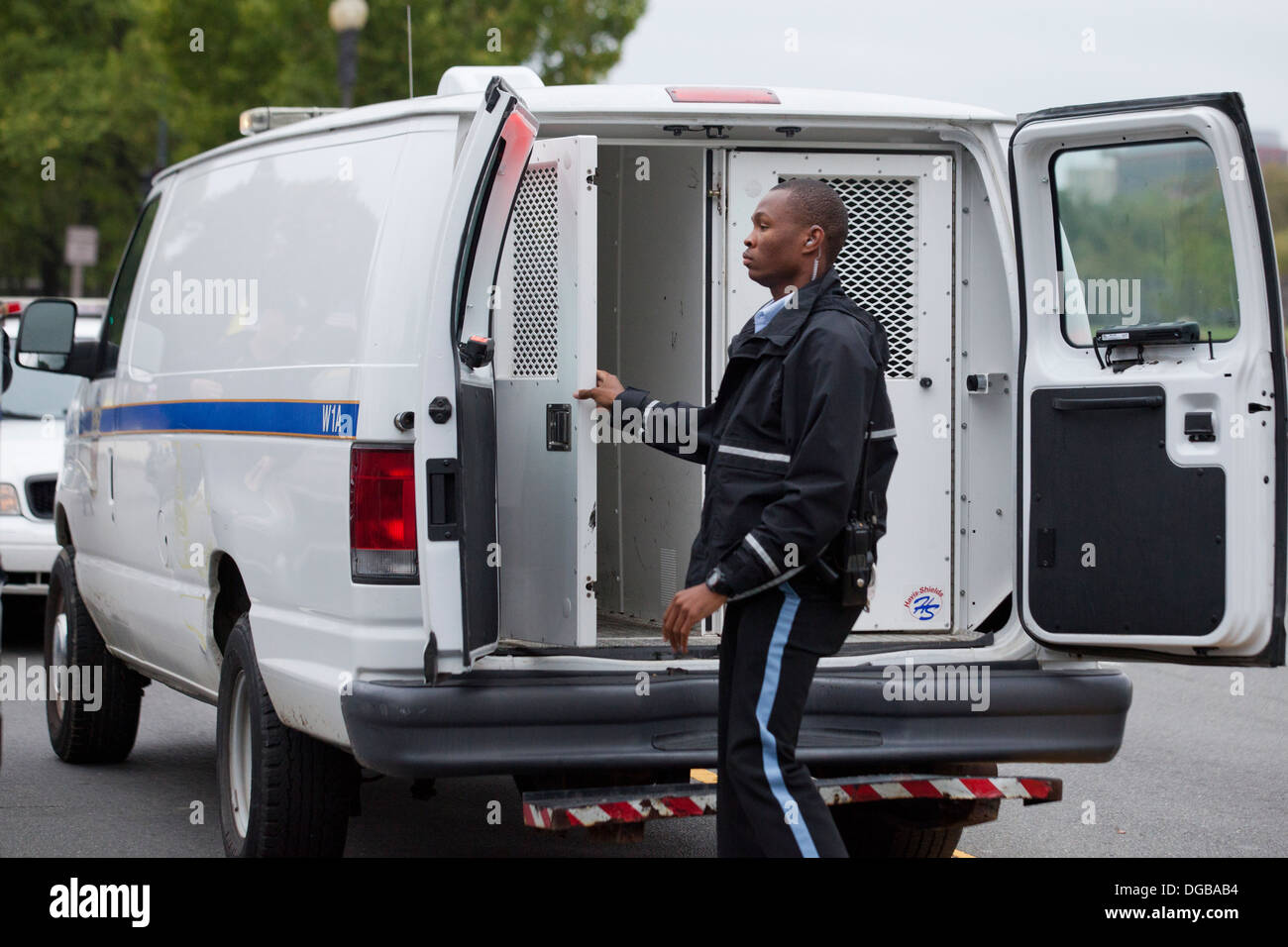 Police at the door hi-res stock photography and images - Alamy