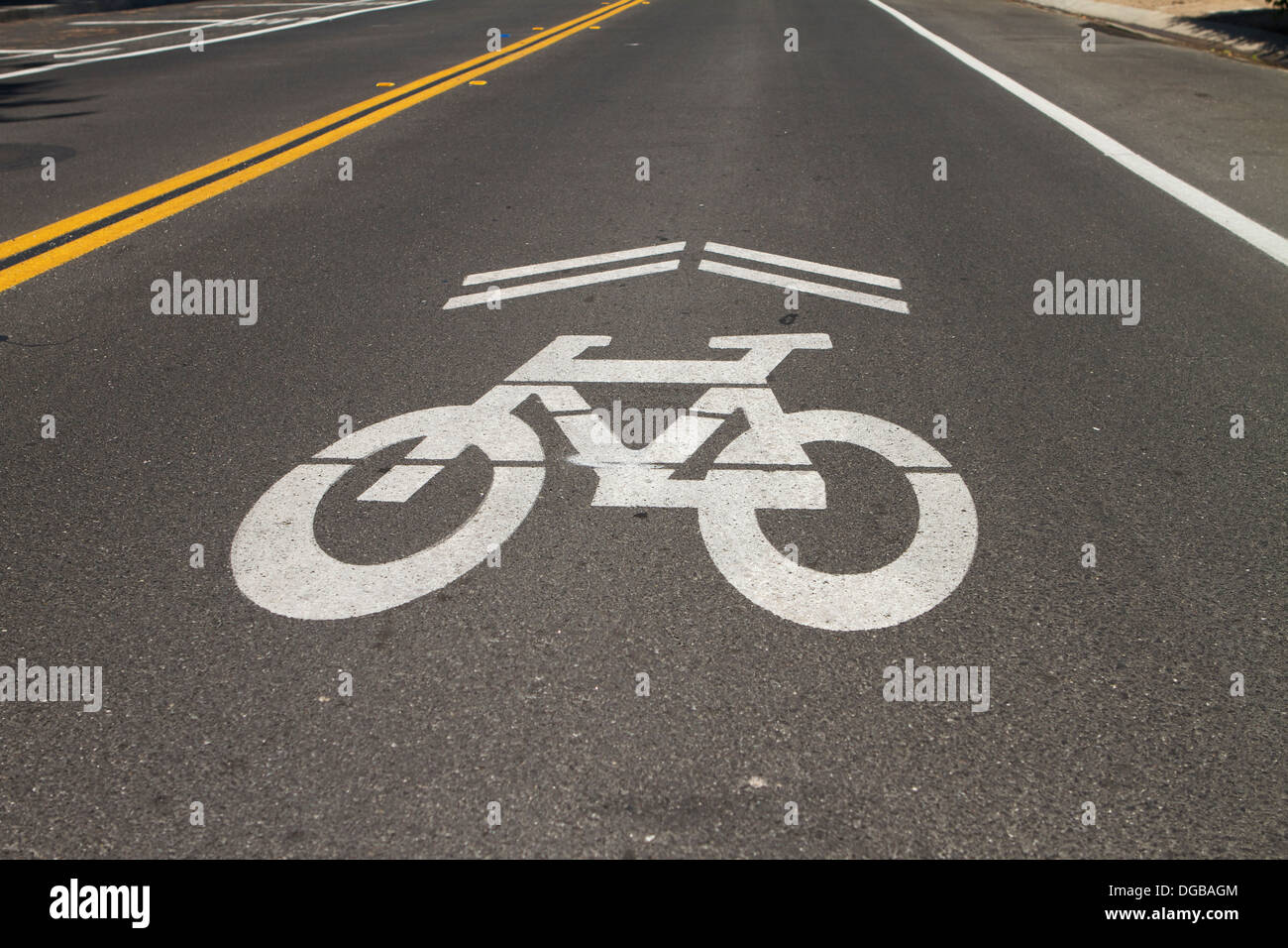 Road marking of cycle hi-res stock photography and images - Alamy