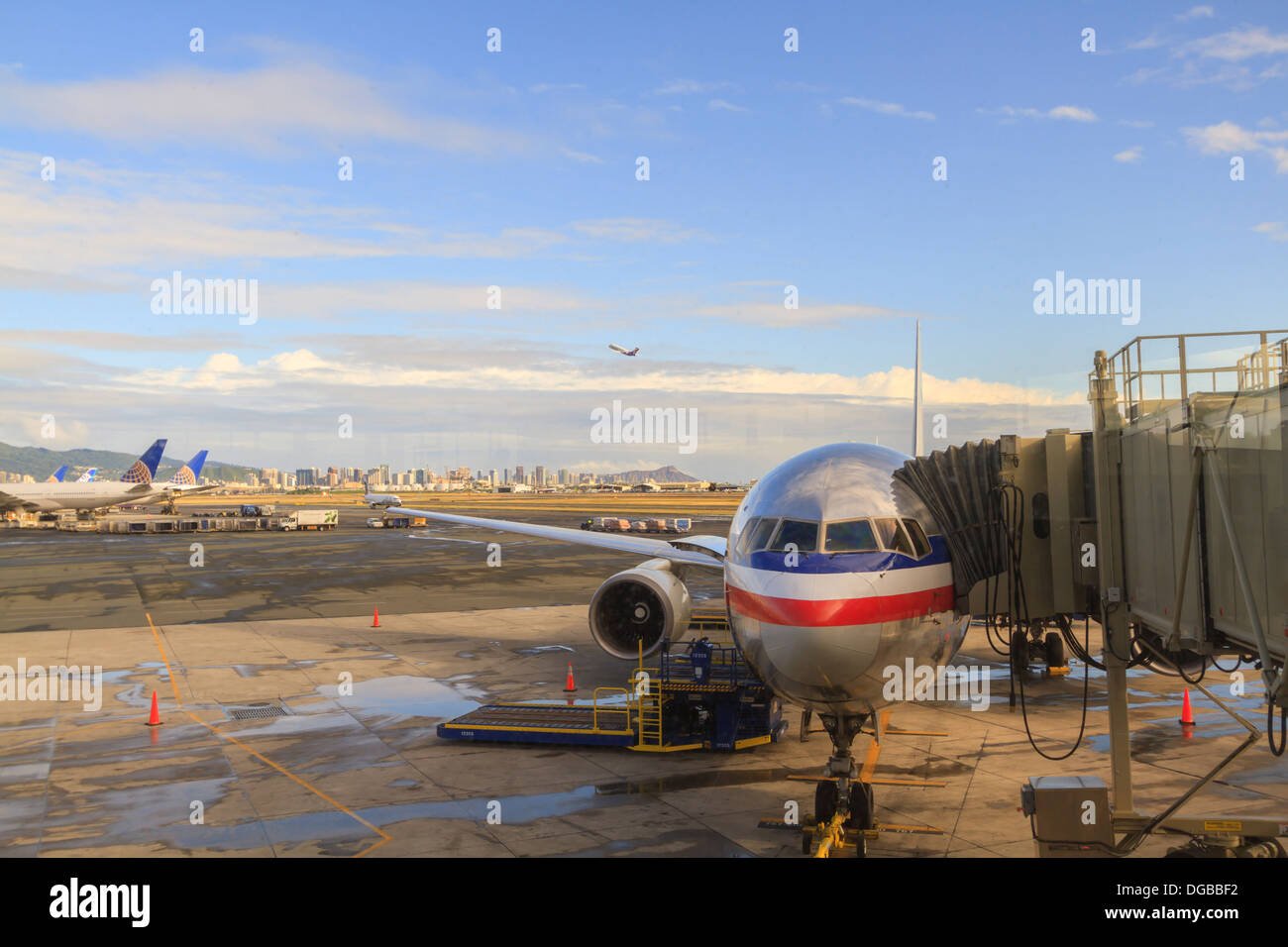 Airport runway honolulu international airport hi-res stock photography ...