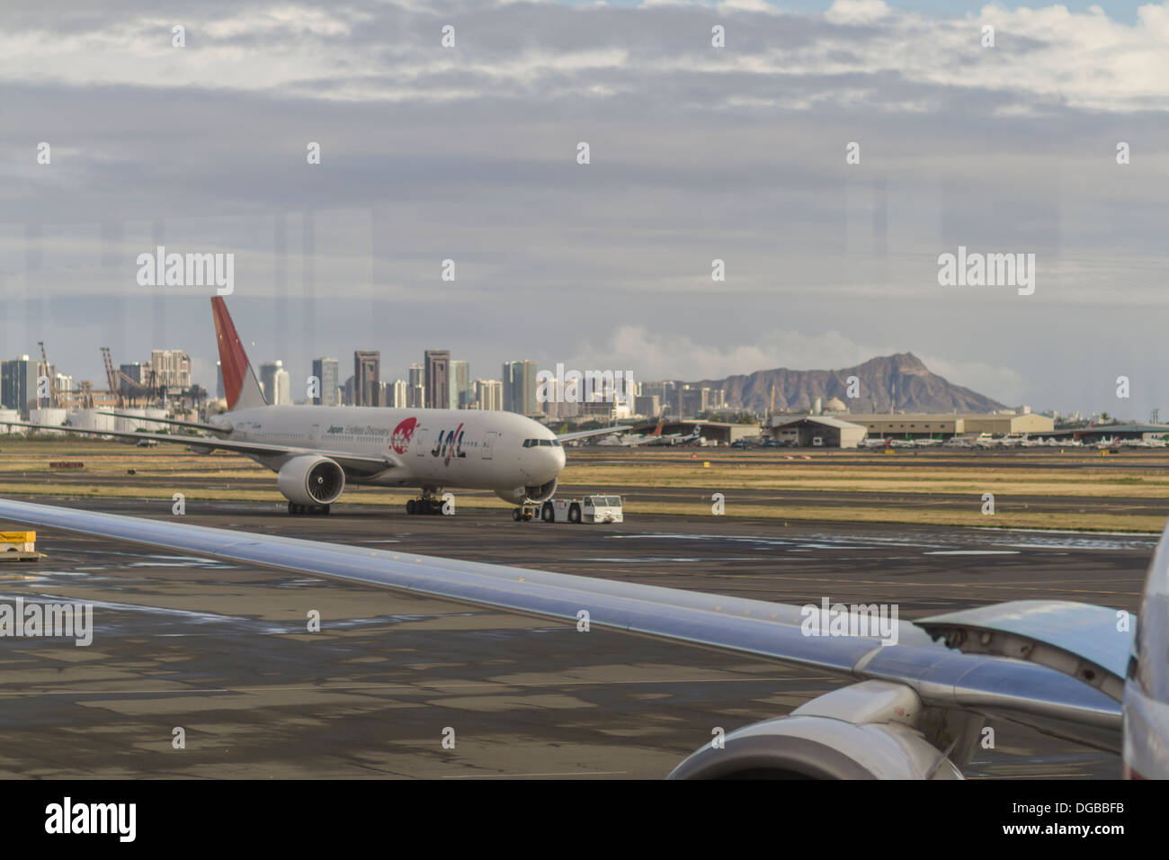 Airport runway honolulu international airport hi-res stock photography ...