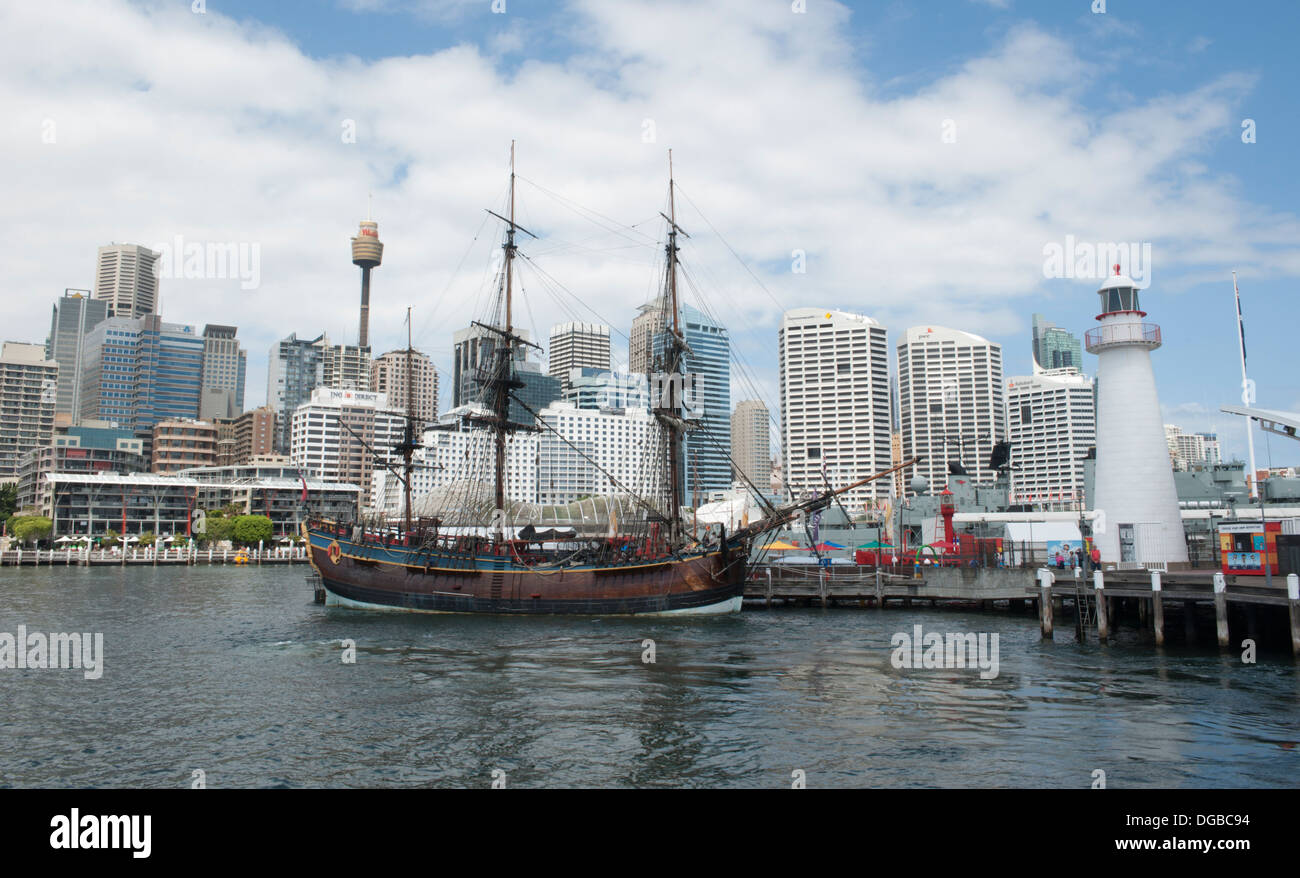 Ship endeavour sydney hi-res stock photography and images - Alamy