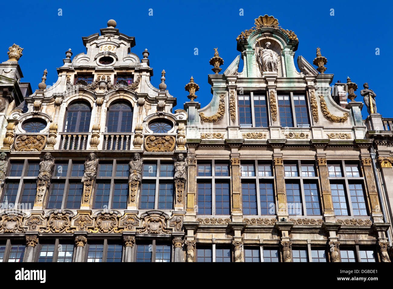 Brussels grand place statues hi-res stock photography and images - Alamy