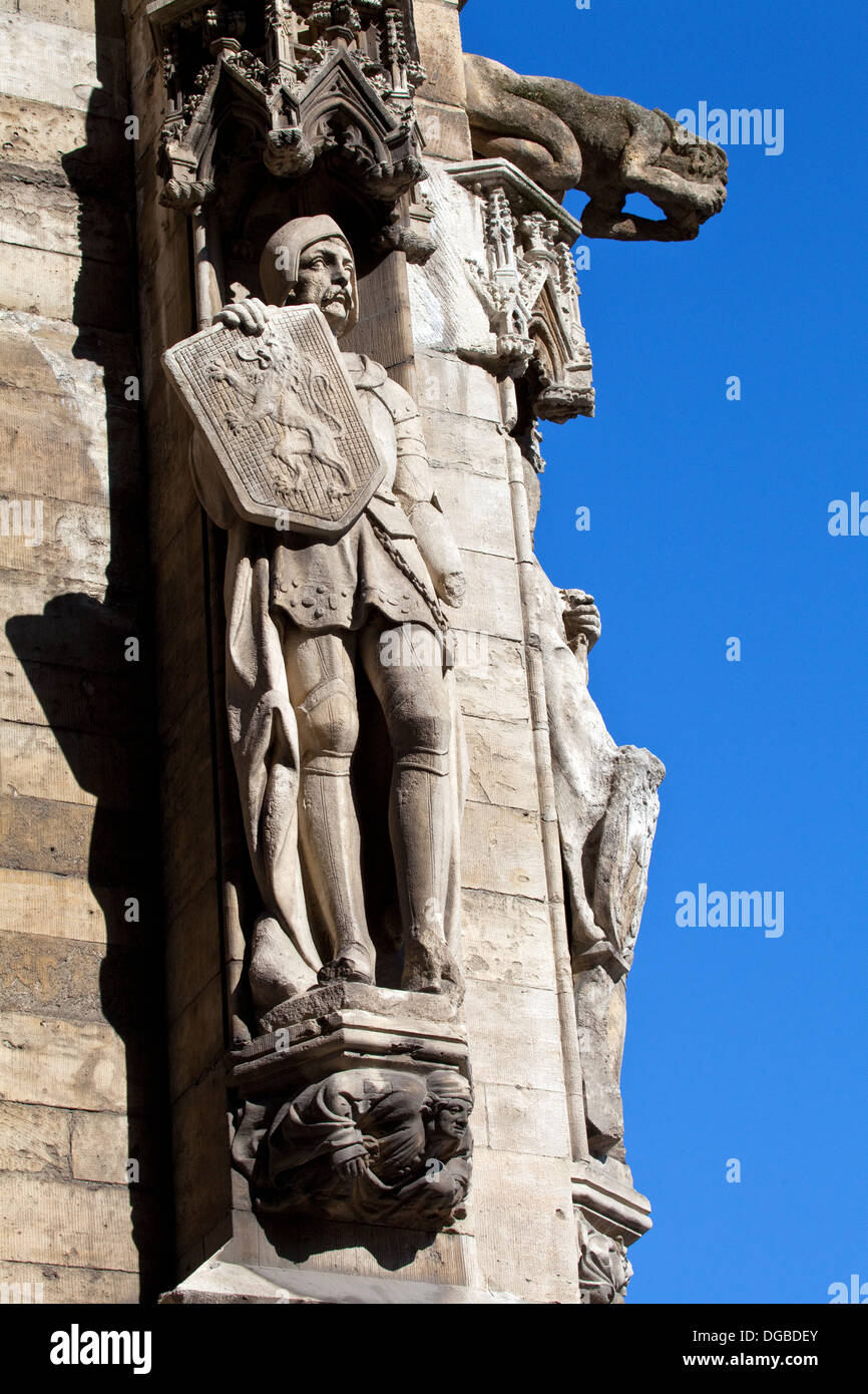 Some of the sculptures on the iconic Brussels City Hall/Town Hall ...