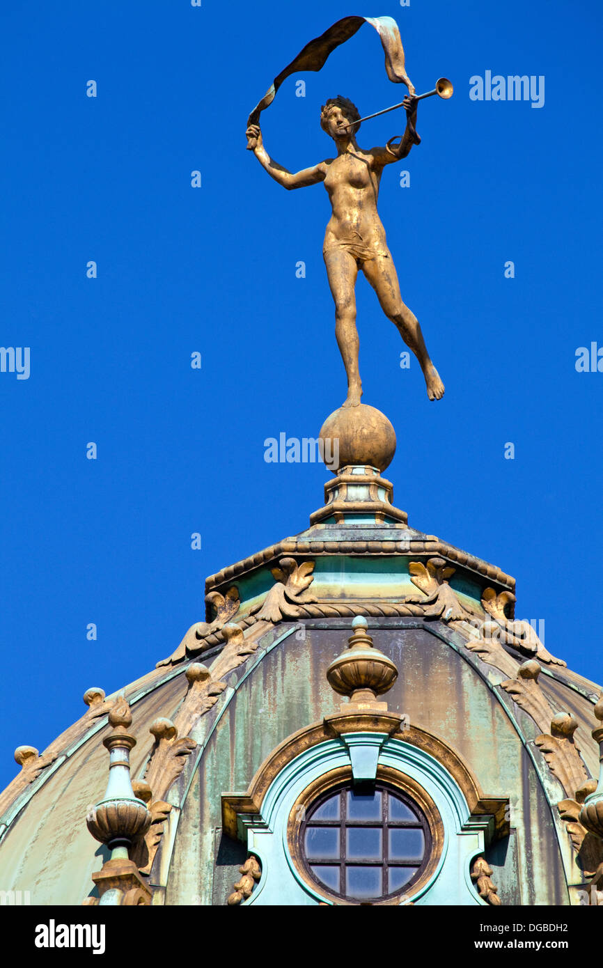Detail on the buildings of the grand place in brussels hi-res stock ...