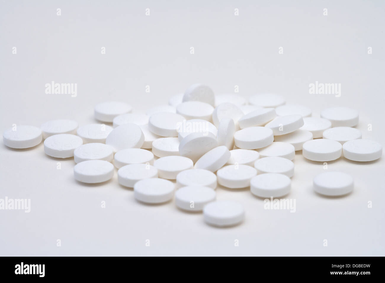 Aspirin tablets hi-res stock photography and images - Alamy