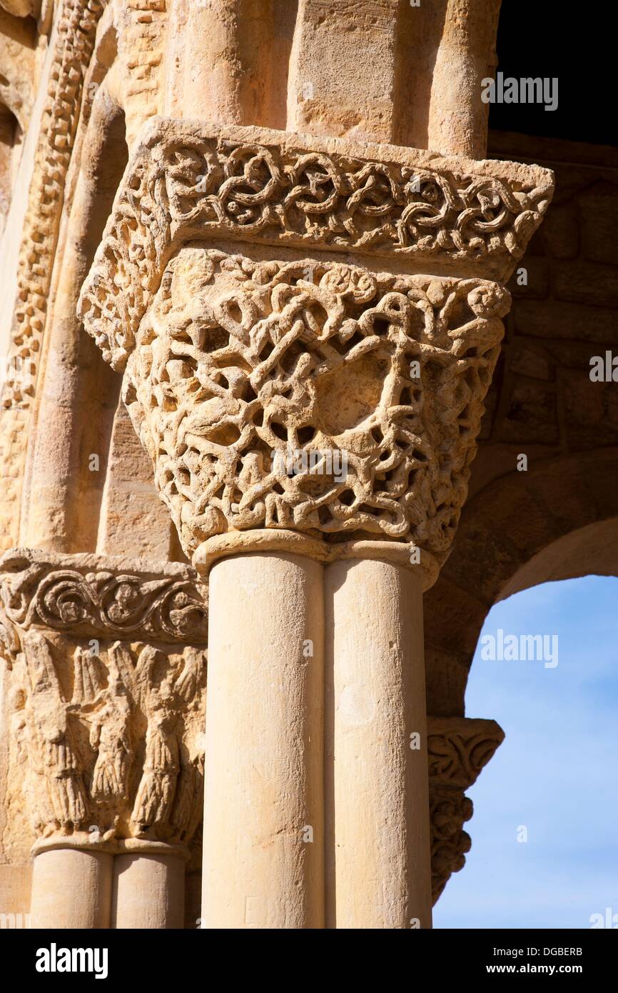 Roman portico of columns hi-res stock photography and images - Alamy