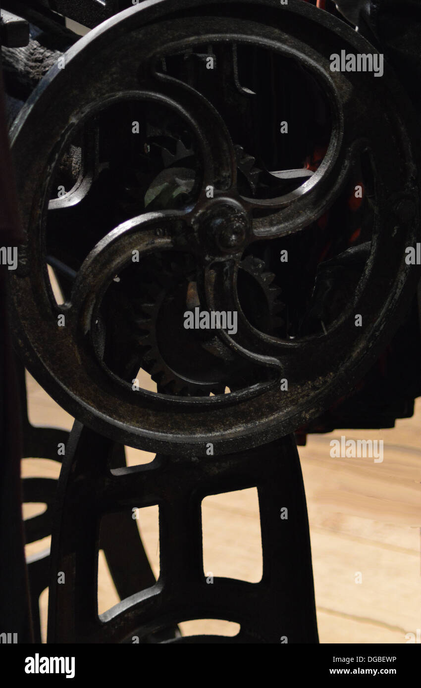 Flywheel sewing machine hi-res stock photography and images - Alamy