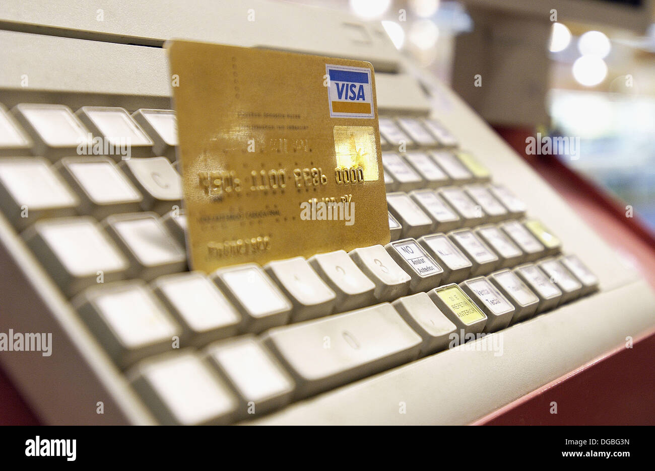 Hypermarket, cash register, credit card Stock Photo - Alamy