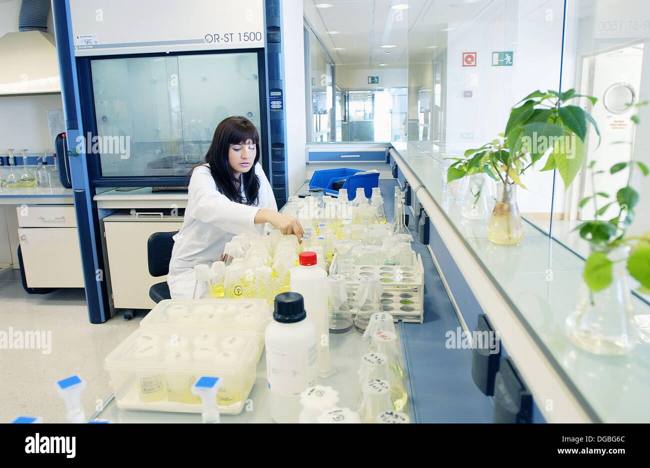 Chemical characterization hi-res stock photography and images - Alamy