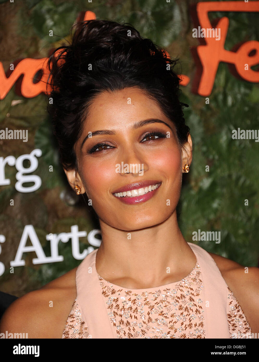Beverly Hills, California, USA. 17th Oct, 2013. Freida Pinto arrives ...