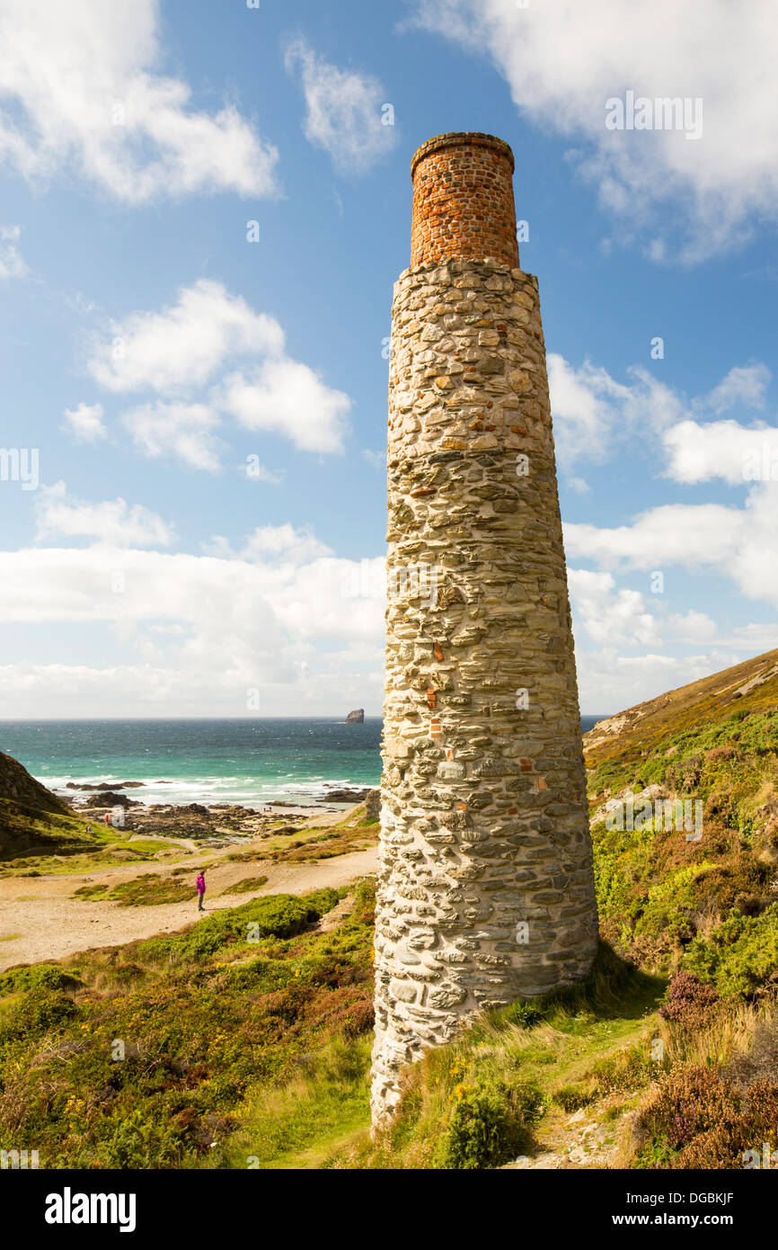 An old abandoned tin mine chimney on moorland above St Agnes, Cornwall ...