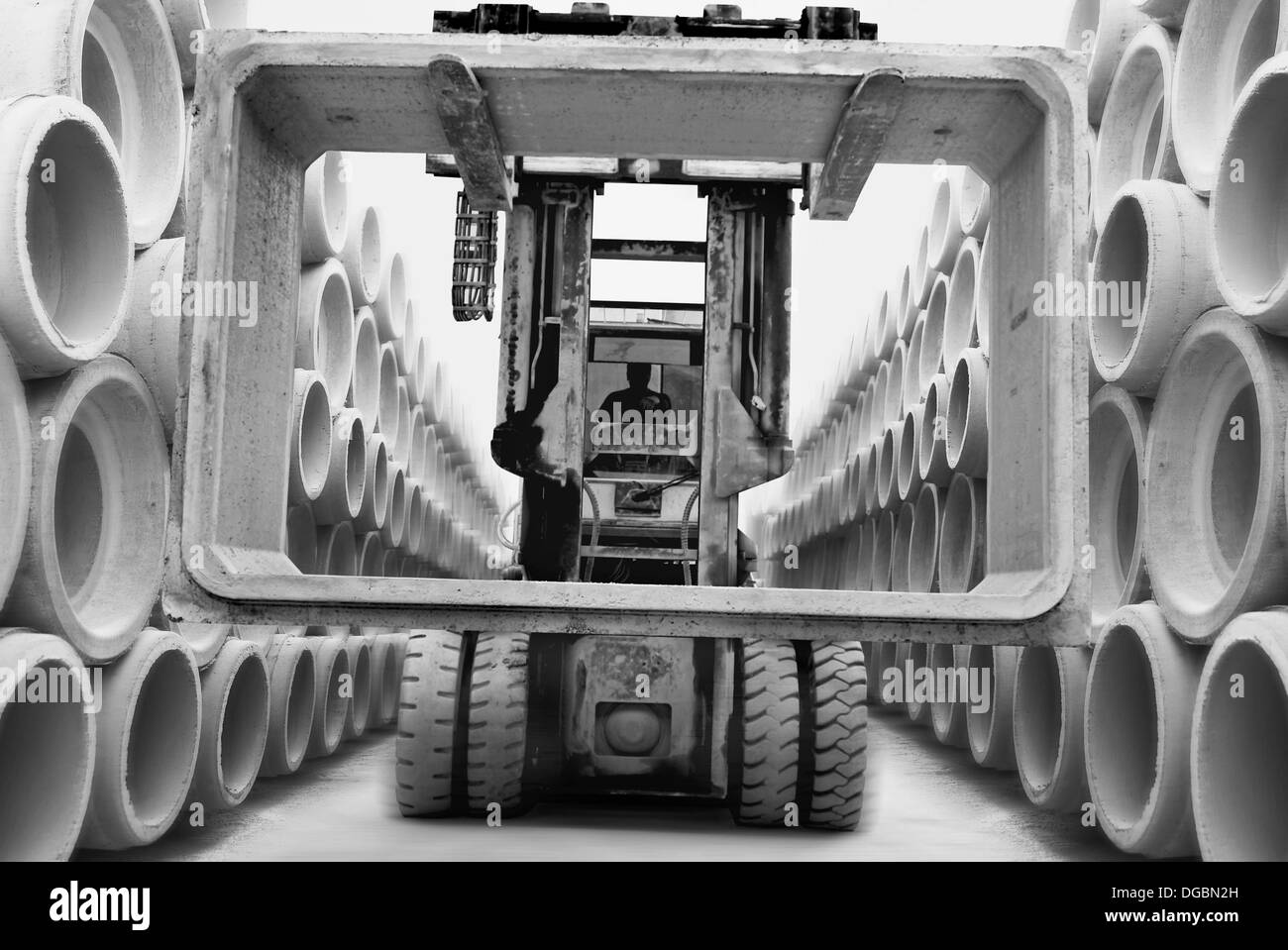 Truck carrying pipes hi-res stock photography and images - Alamy