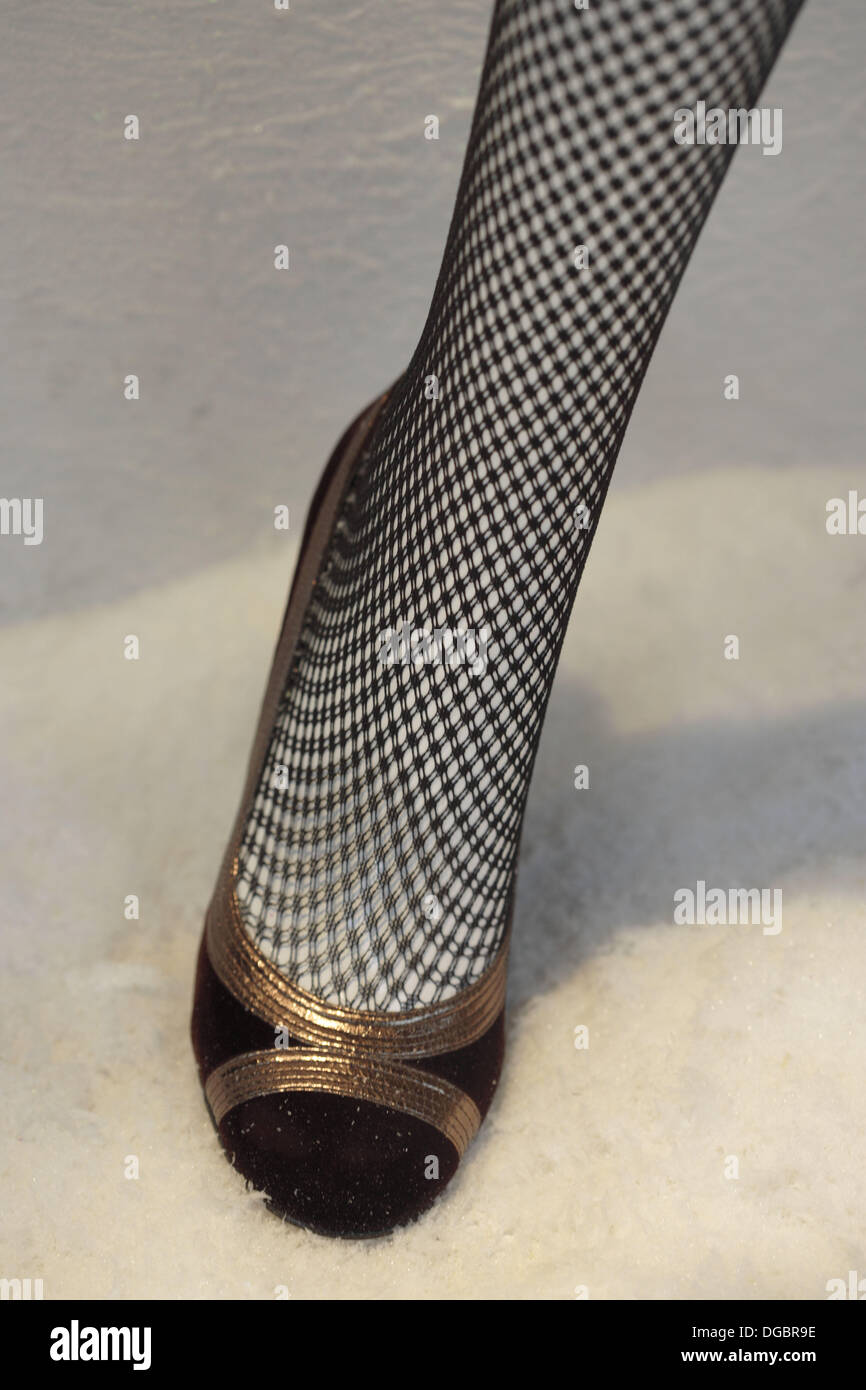 Fishnet stocking hi-res stock photography and images - Alamy