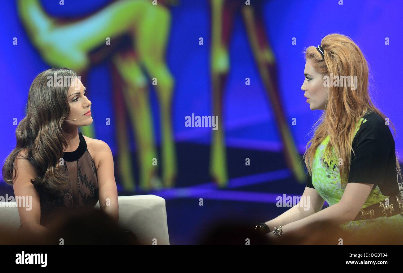 Berlin, Germany. 17th Oct, 2013. Presentor Nazan Eckes (L) and Palina ...