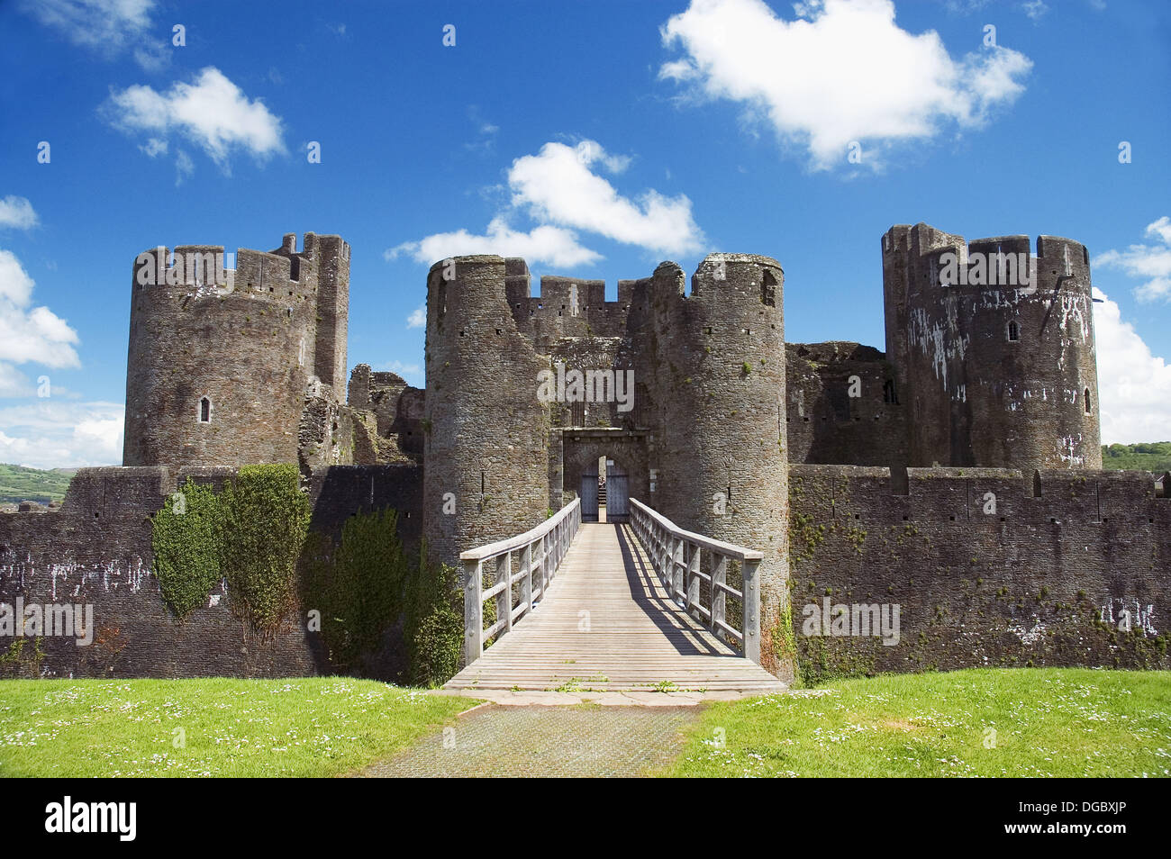 Caerphilly castle wales summer hi-res stock photography and images - Alamy