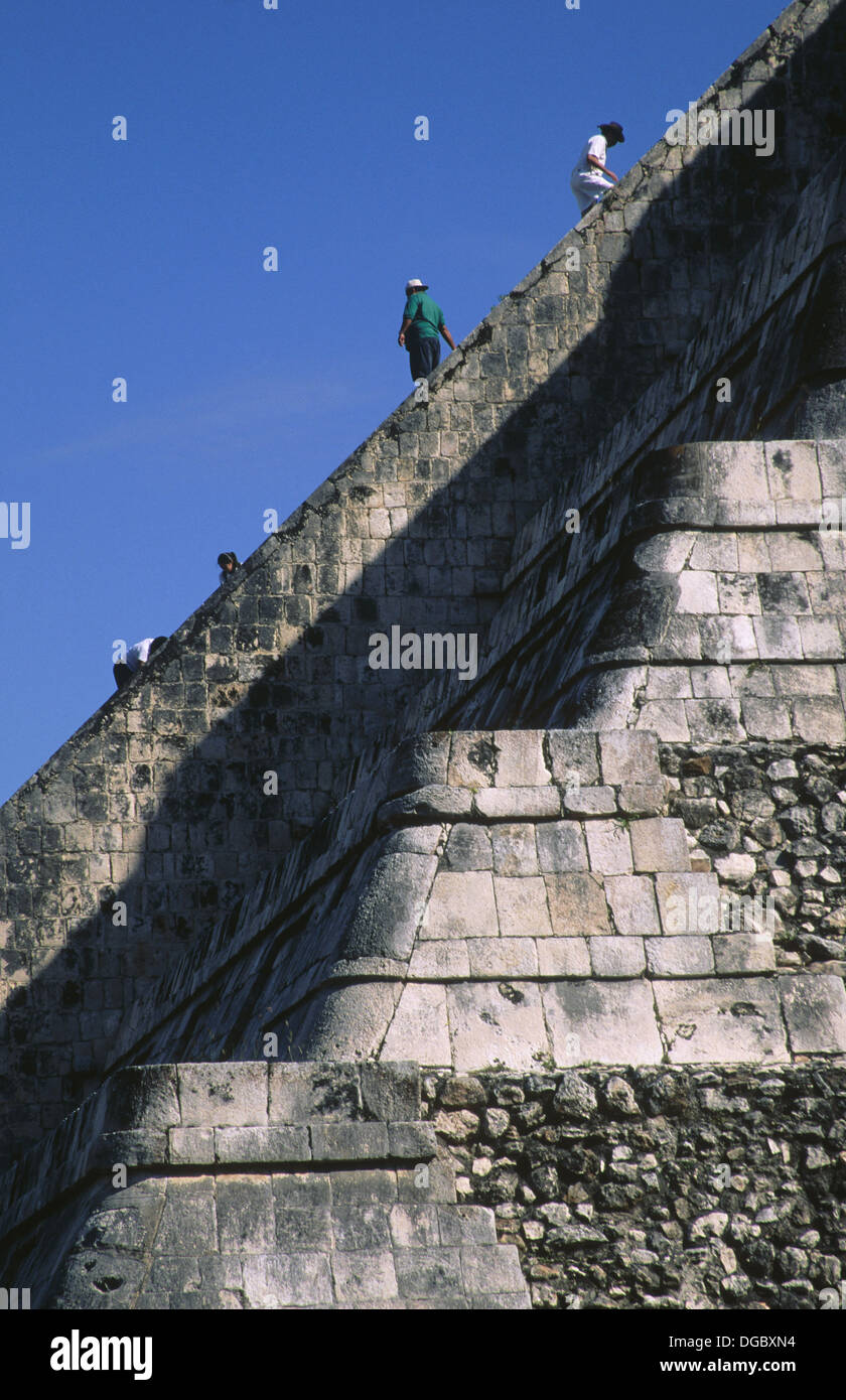 The Castle (Pyramid of Kukulcan), Mayan ruins of Chichén Itzá. Yucatán ...