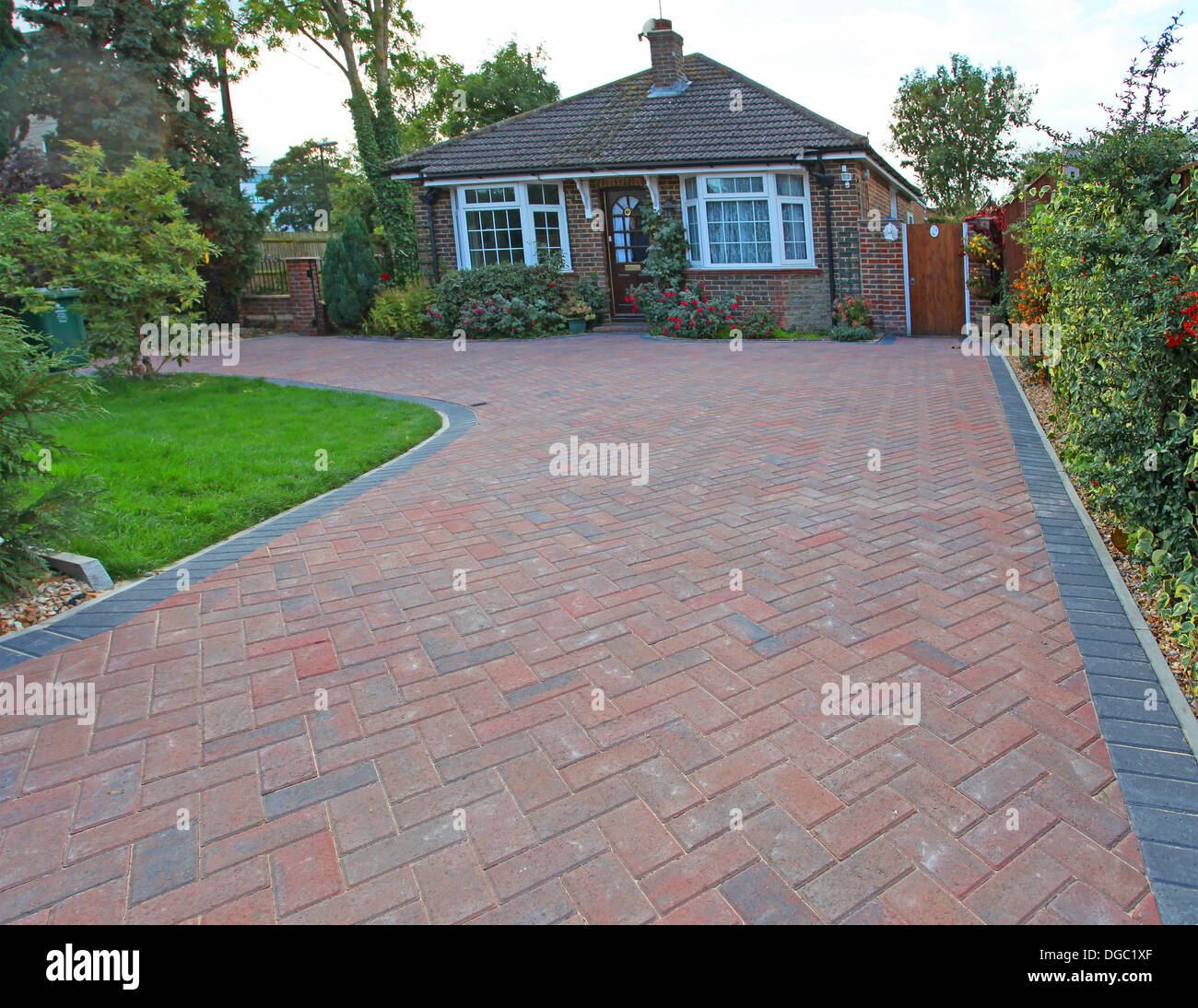 Edging blocks hi-res stock photography and images - Alamy