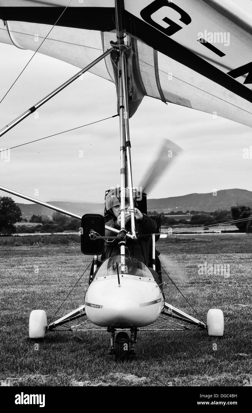 Microlight aircraft hi-res stock photography and images - Alamy