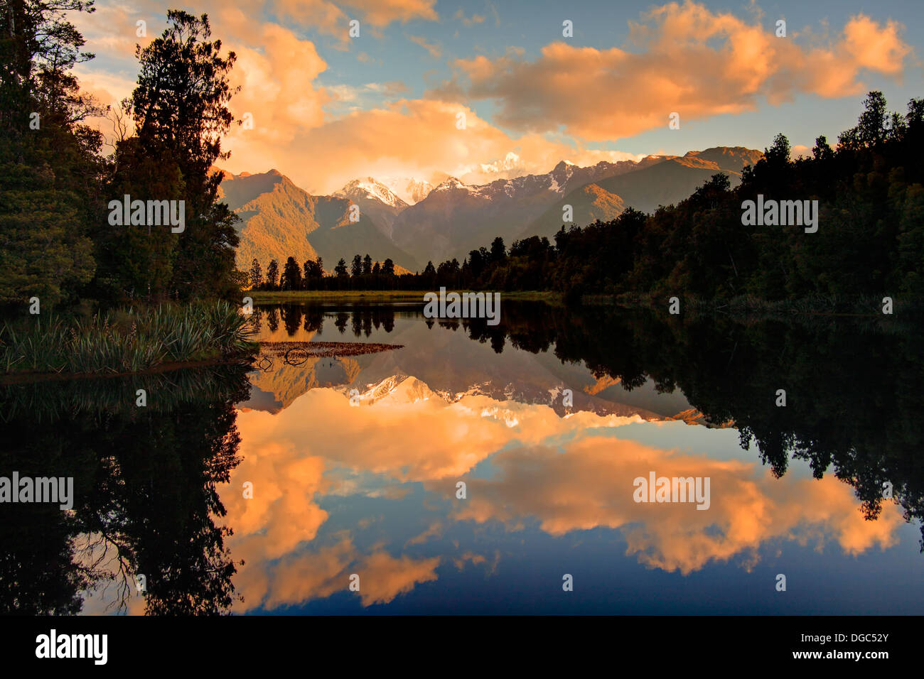 Lake Matheson – The famous Mirror Lake, with reflected view of Mount ...