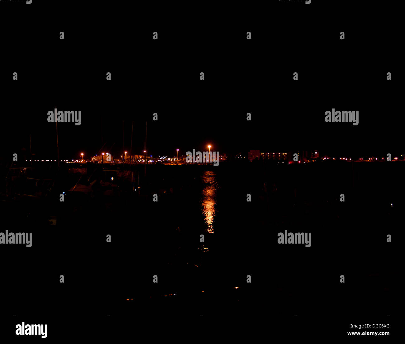 Water ripples reflection night hi-res stock photography and images - Alamy